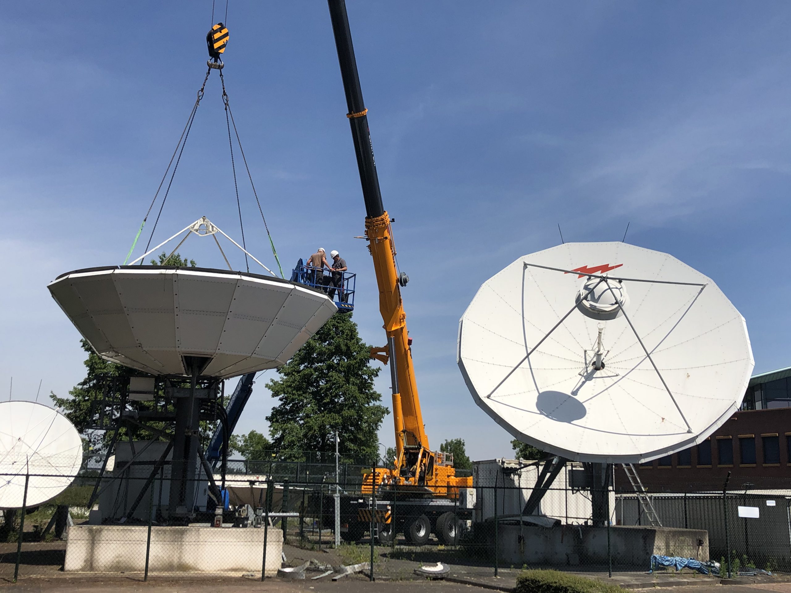 VertexRSI 7.2m antenna de-installed